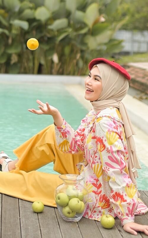 OOTD Hijab ala Cewek Kue, Tampil Colorful dan Cerah – HIJUP Magazine
