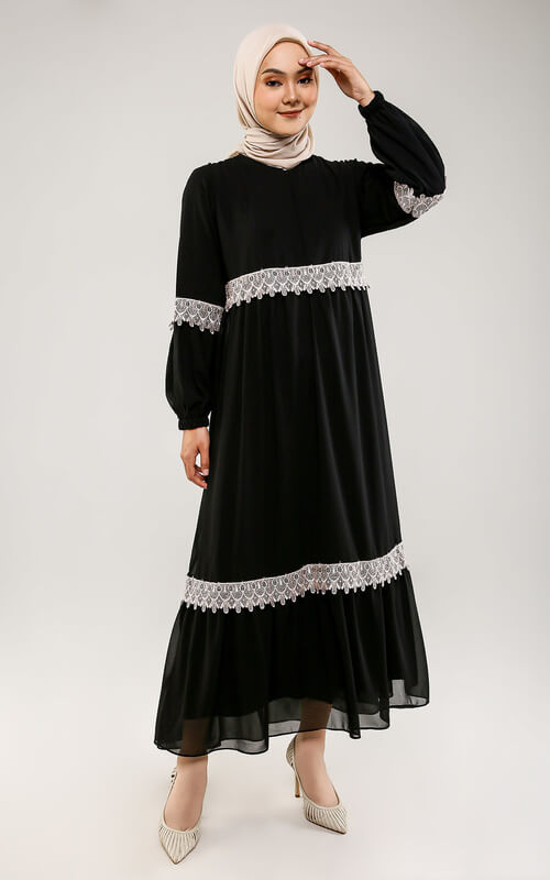 7 Inspirasi OOTD Gamis Hitam, Tampil Simple & Elegan – HIJUP Magazine
