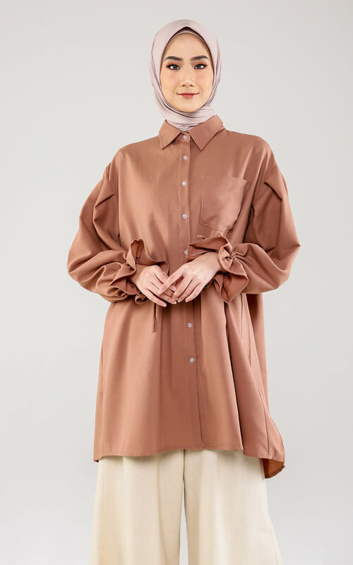7 Rekomendasi Kemeja Oversize Polos Hijab – HIJUP Magazine