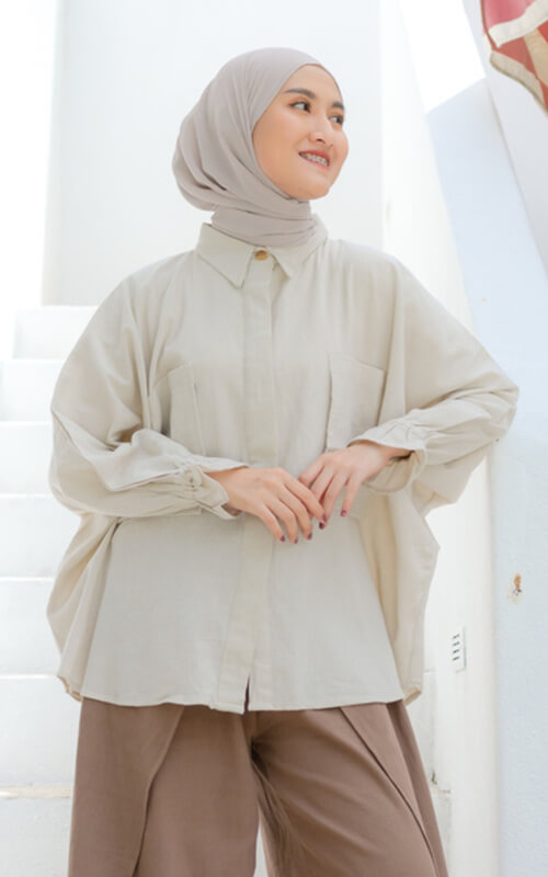 7 Rekomendasi Kemeja Oversize Polos Hijab – HIJUP Magazine